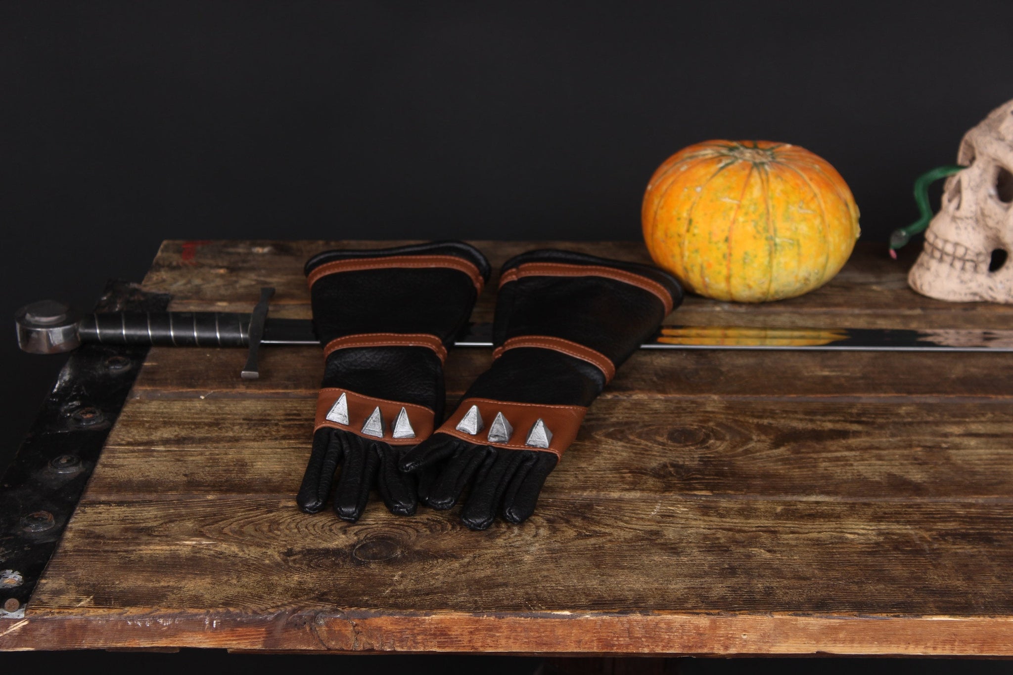 Witcher leather gloves – SokolArmory