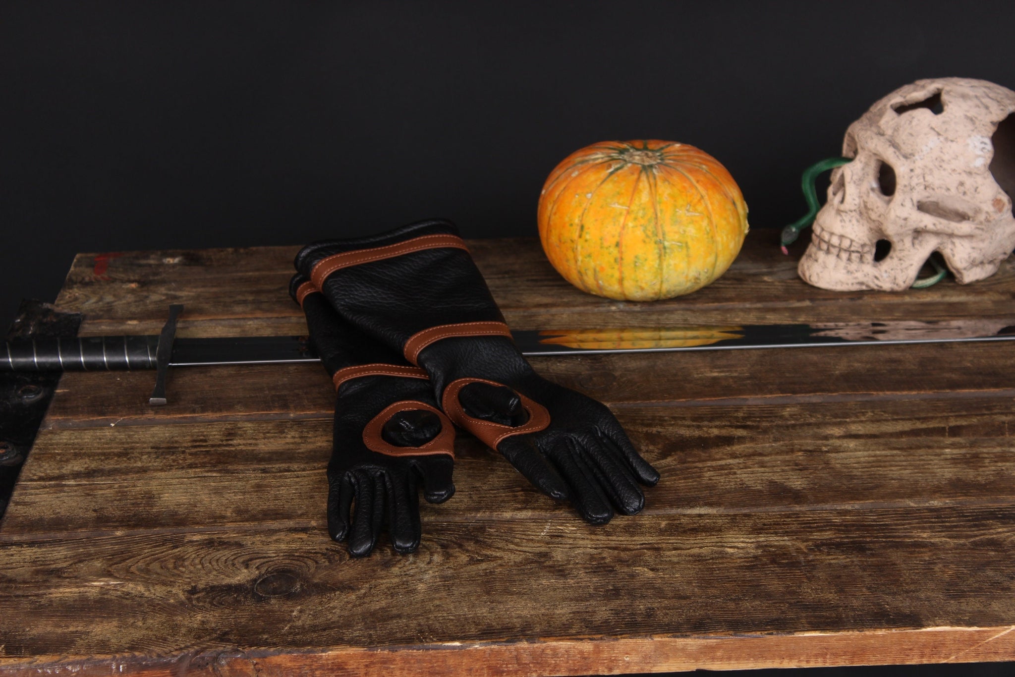 Witcher leather gloves – SokolArmory