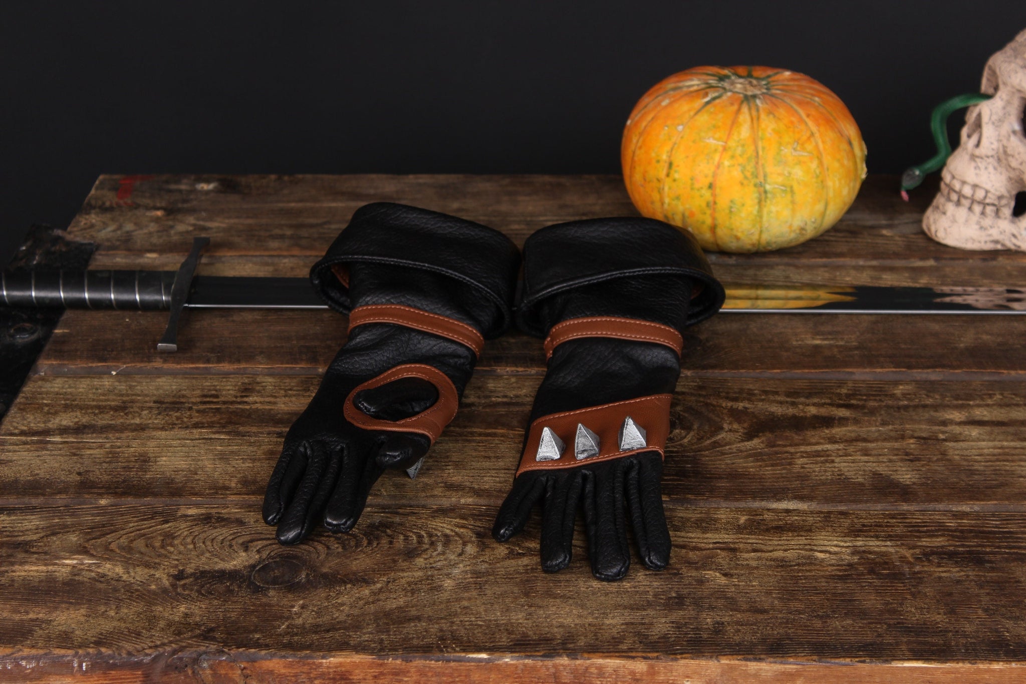 Witcher leather gloves – SokolArmory